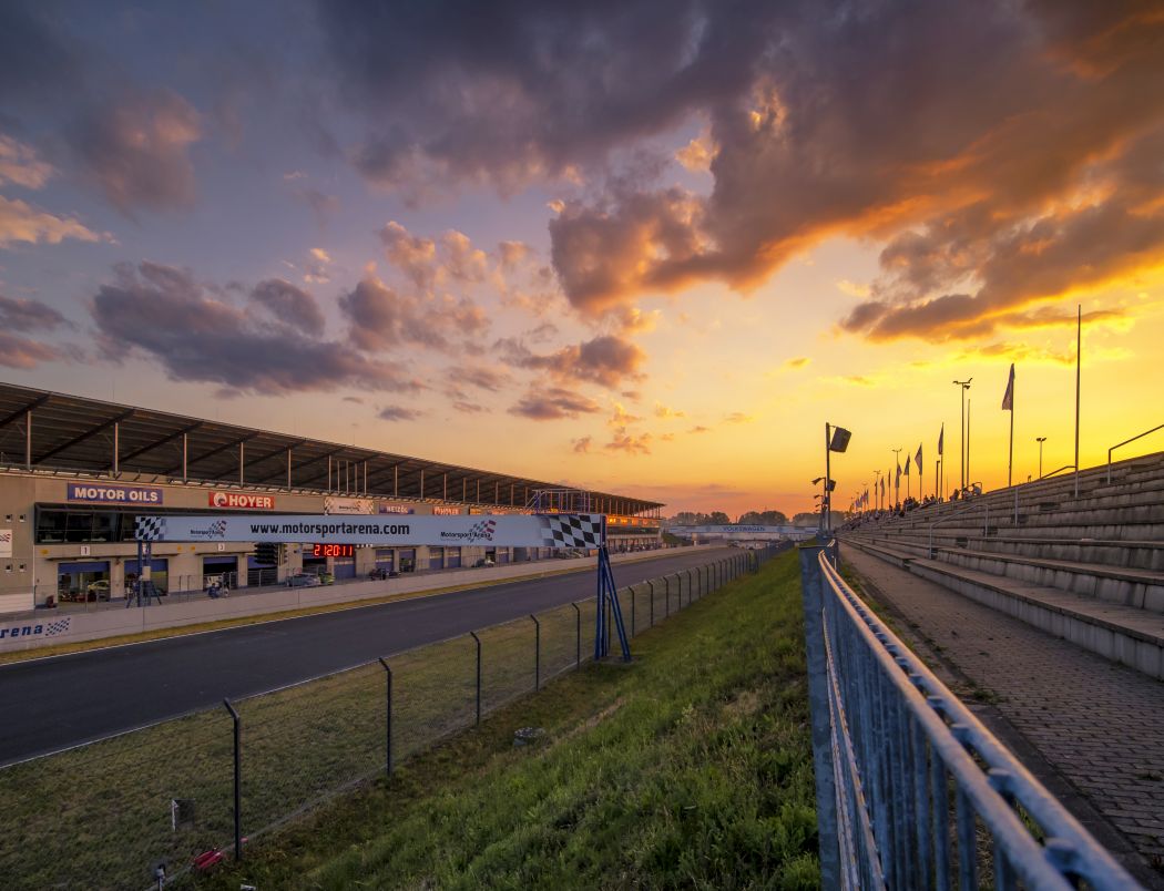 Außergewöhnliche Eventjobs: Die Motorsport Arena Oschersleben bietet ...